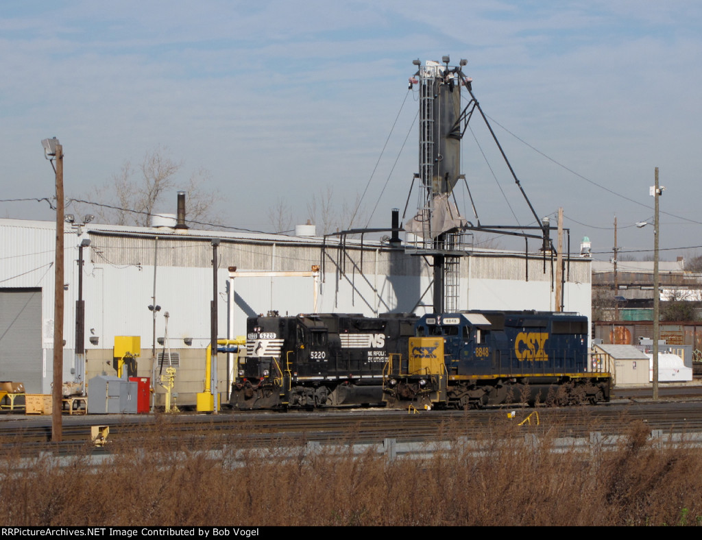 NS 5220 and CSX 8848